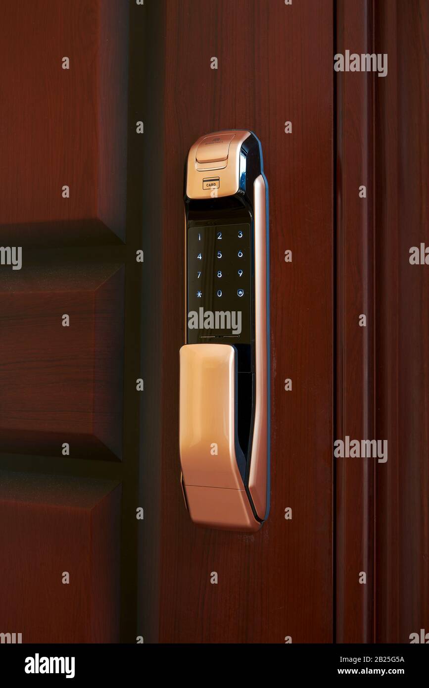 White digital door lock wireless hi-res stock photography and images ...