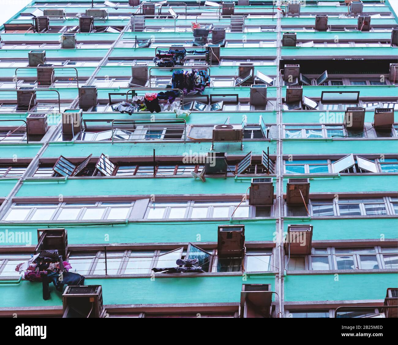 High rise building air conditioning units hi-res stock photography and ...