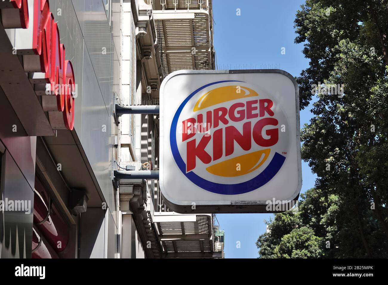 Burger king logo hi-res stock photography and images - Alamy