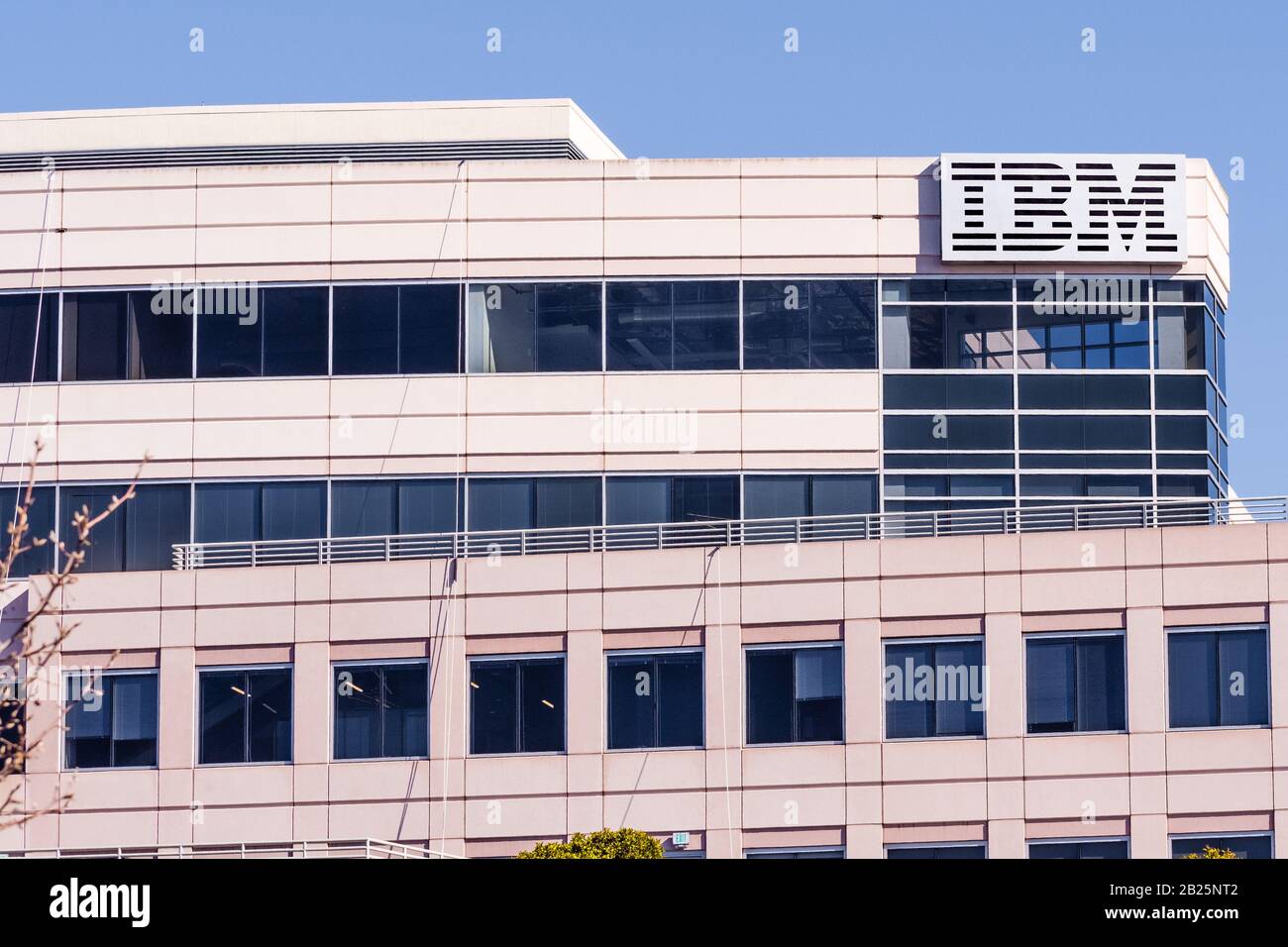 Ibm innovation center hi-res stock photography and images - Alamy