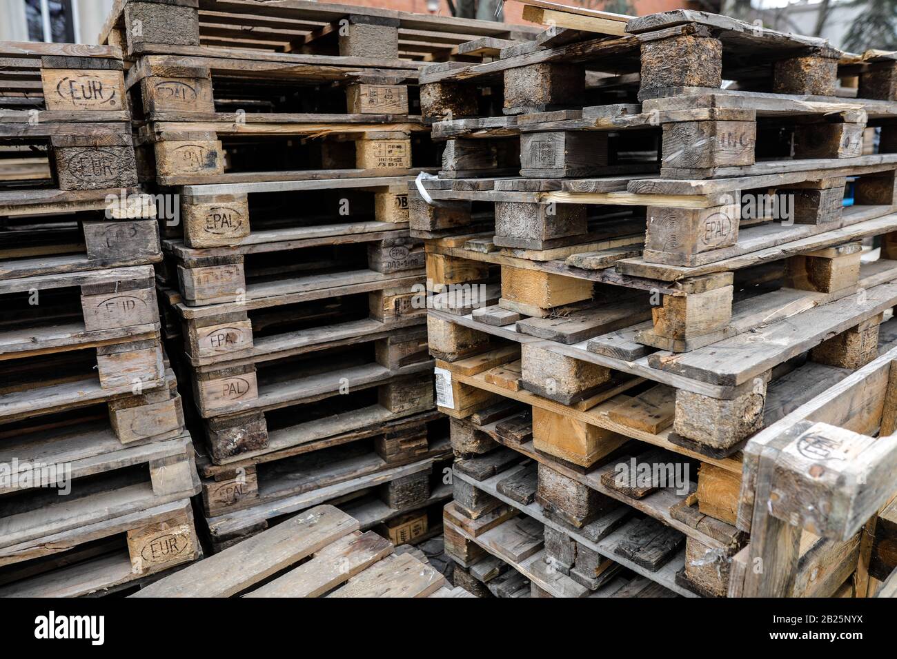 Euro pallet hi-res stock photography and images - Alamy