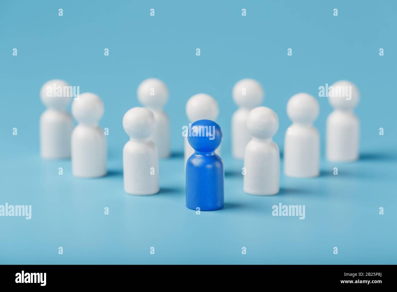 The leader in blue leads a group of white employees to victory, HR ...