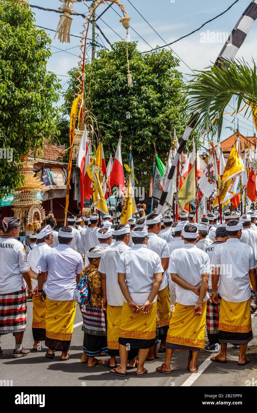 Procession of the Balinese Hindu during Kuningan celebration. Munggu ...