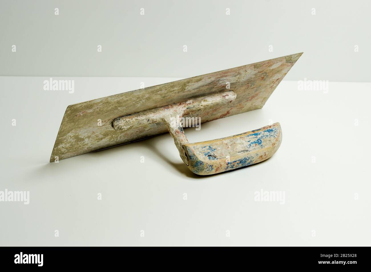 Smoothing trowel for applying and spreading mortar on walls, ceilings ...