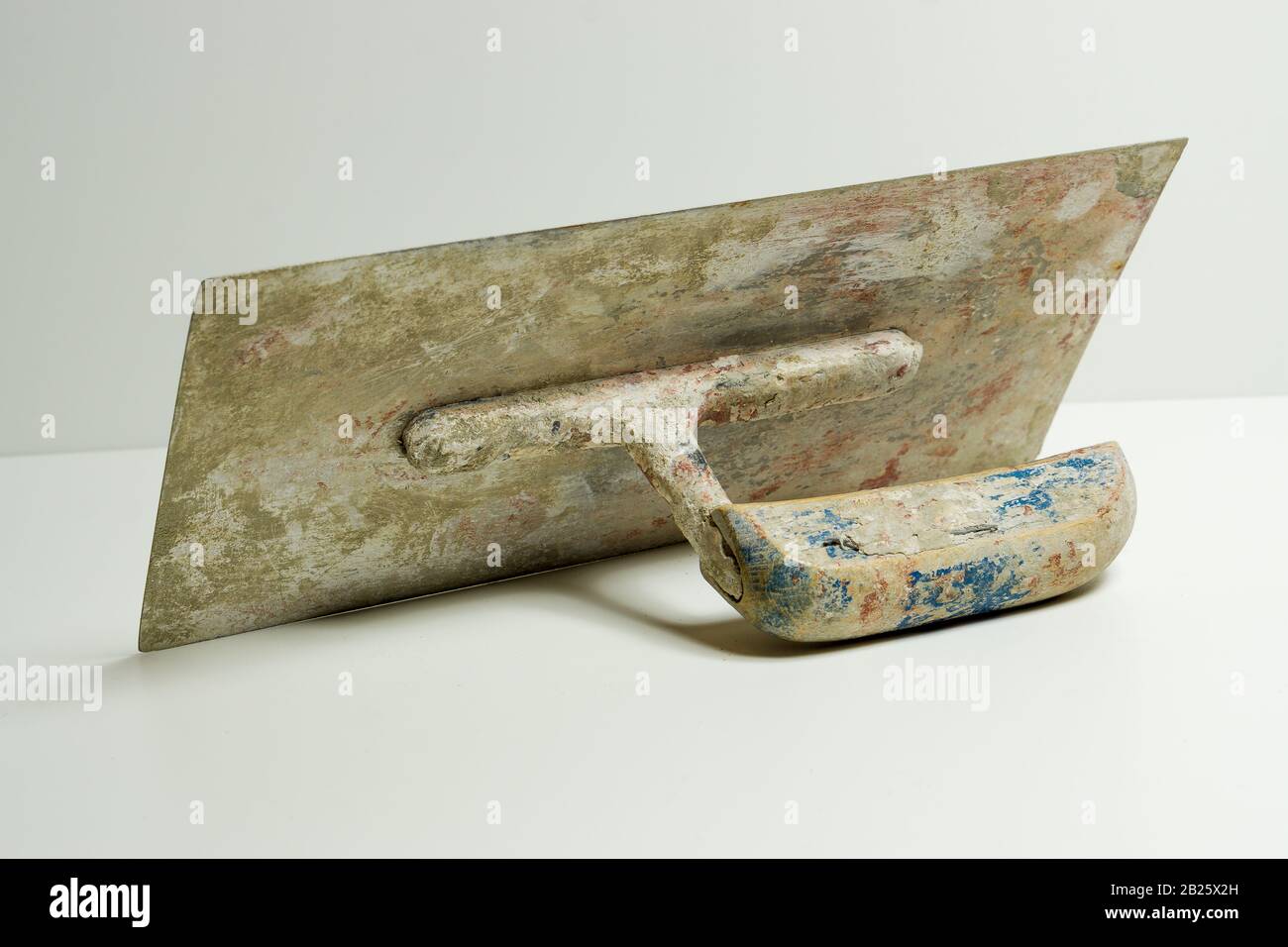Smoothing trowel for applying and spreading mortar on walls, ceilings ...