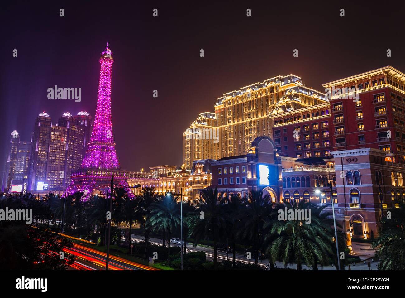 Parisian street lights hi-res stock photography and images - Alamy