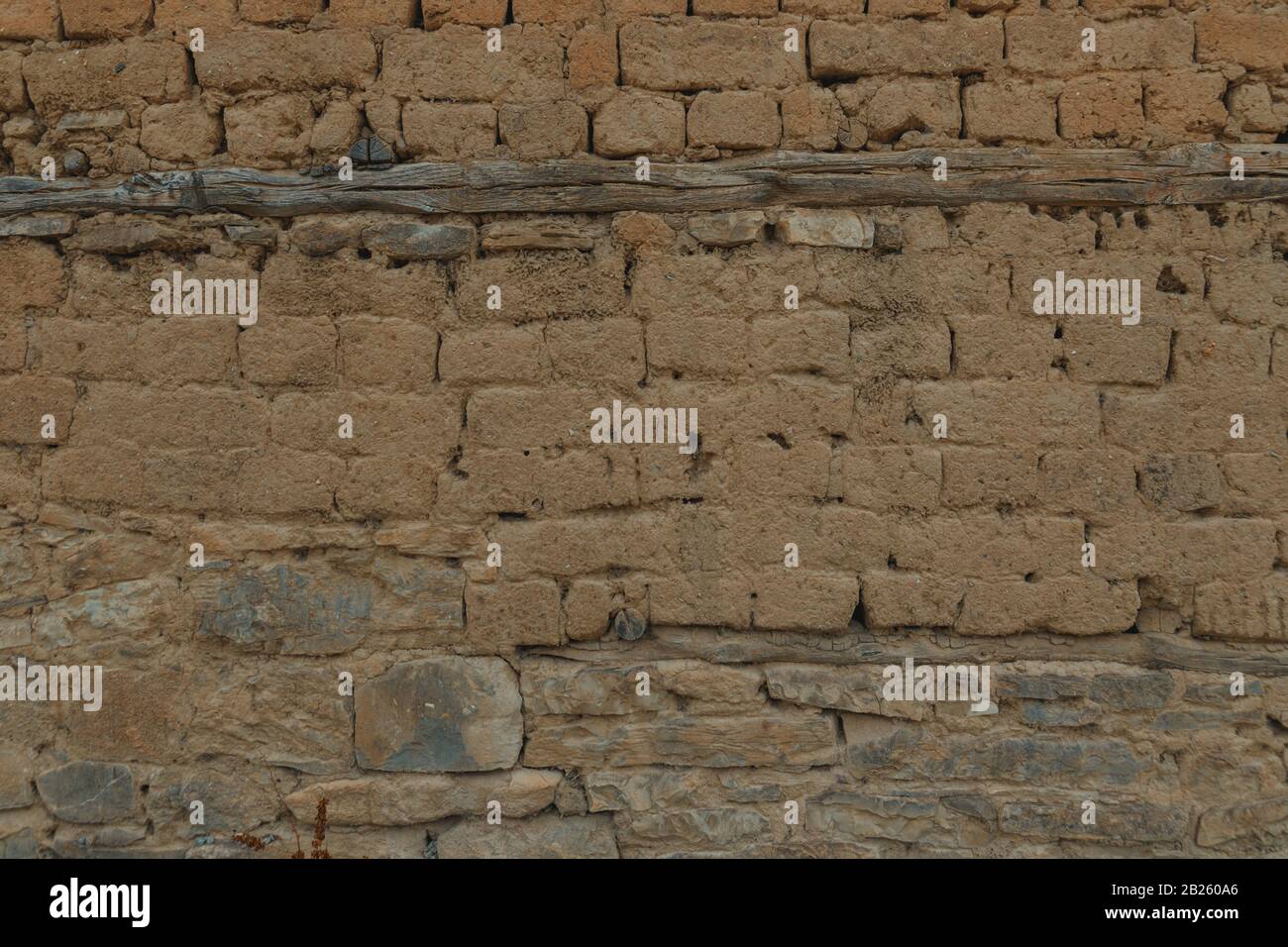 Traditional mud wall construction hi-res stock photography and images ...