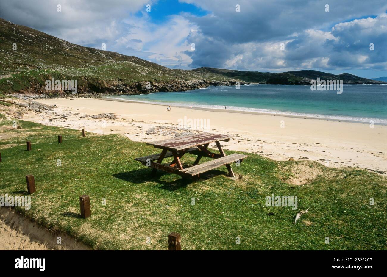 Picnic table and Huisinis beach, Hushinish, Isle of Harris, Outer ...