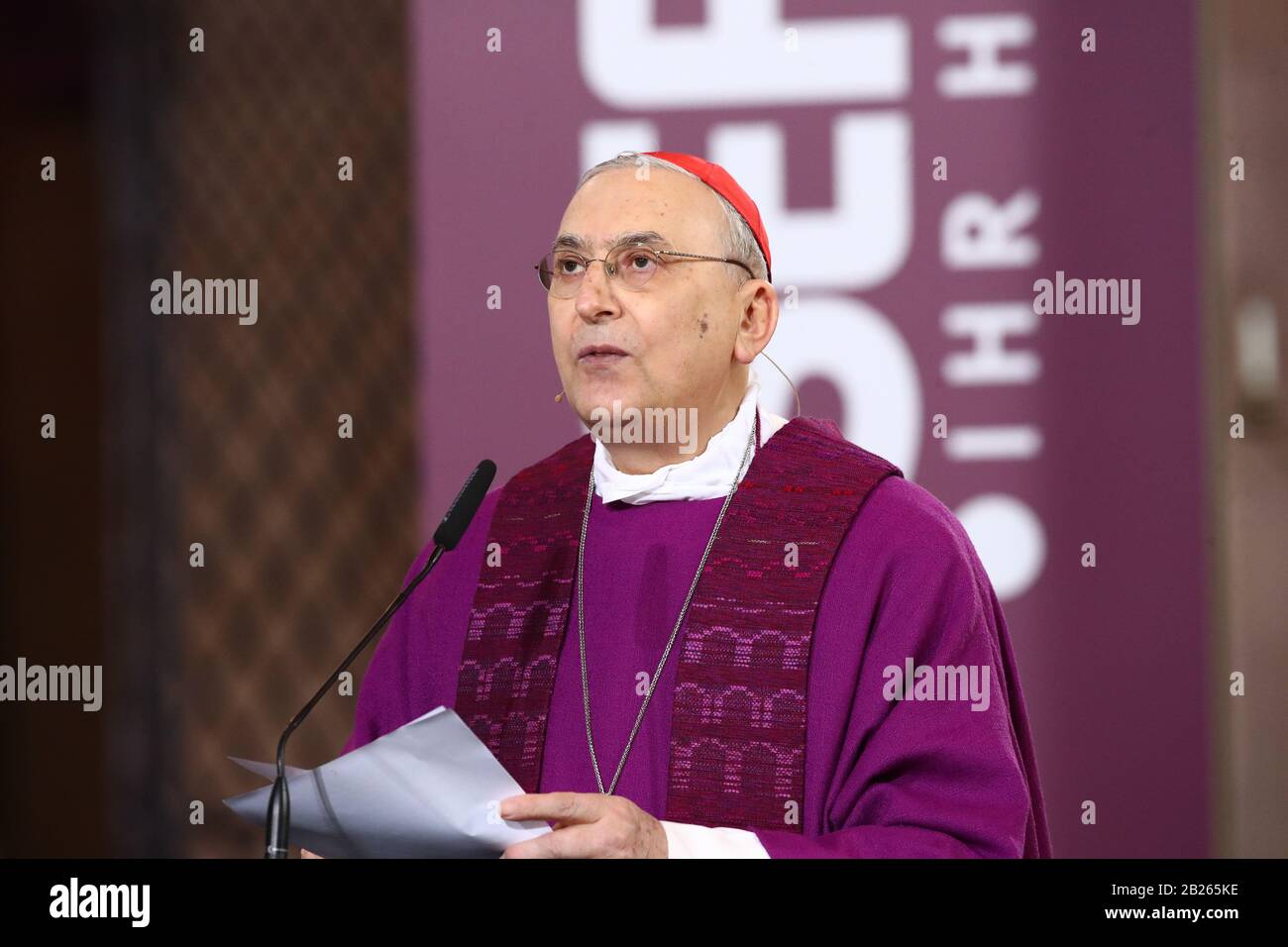 Mario theme hi-res stock photography and images - Alamy