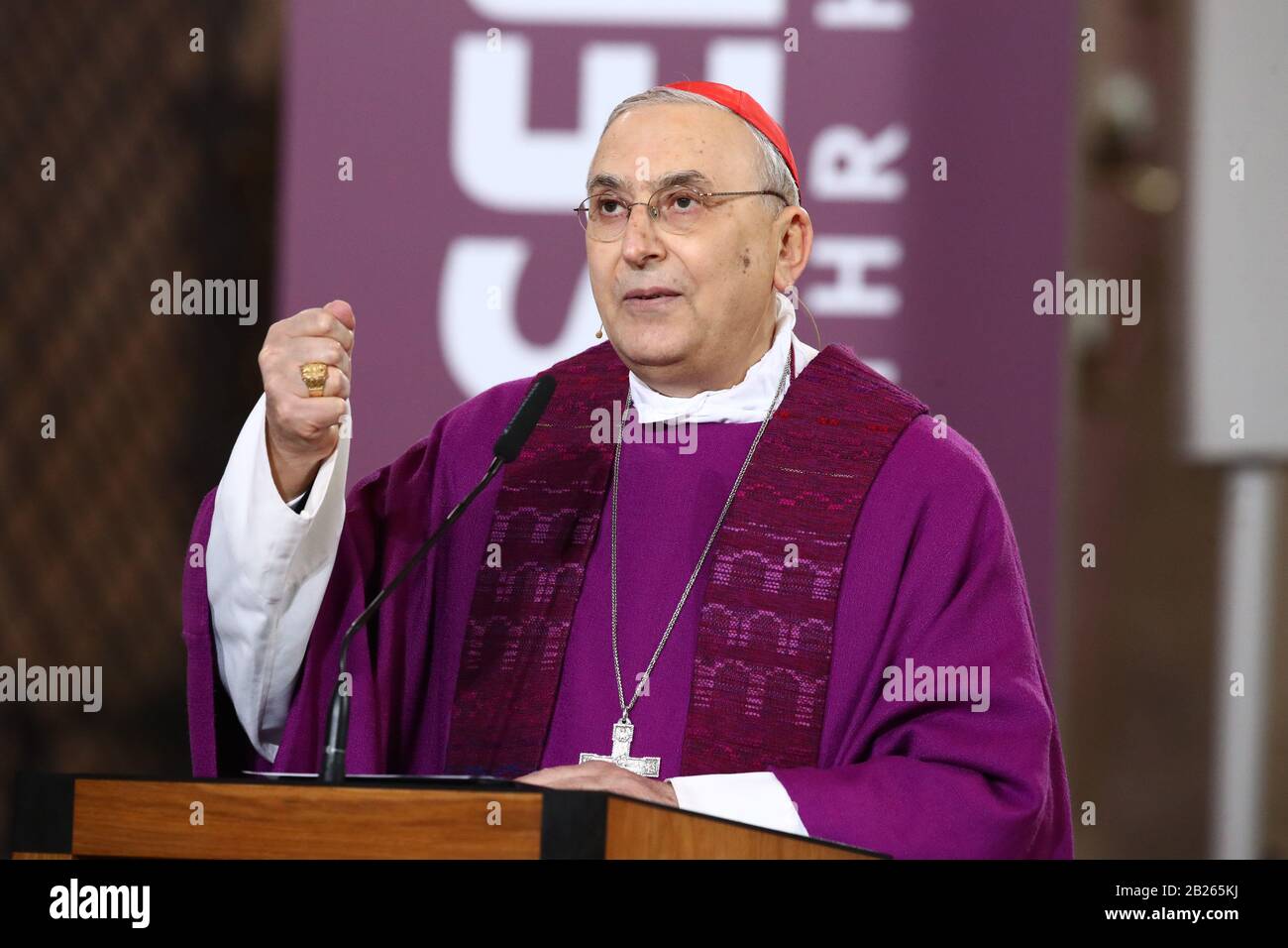 Mario theme hi-res stock photography and images - Alamy