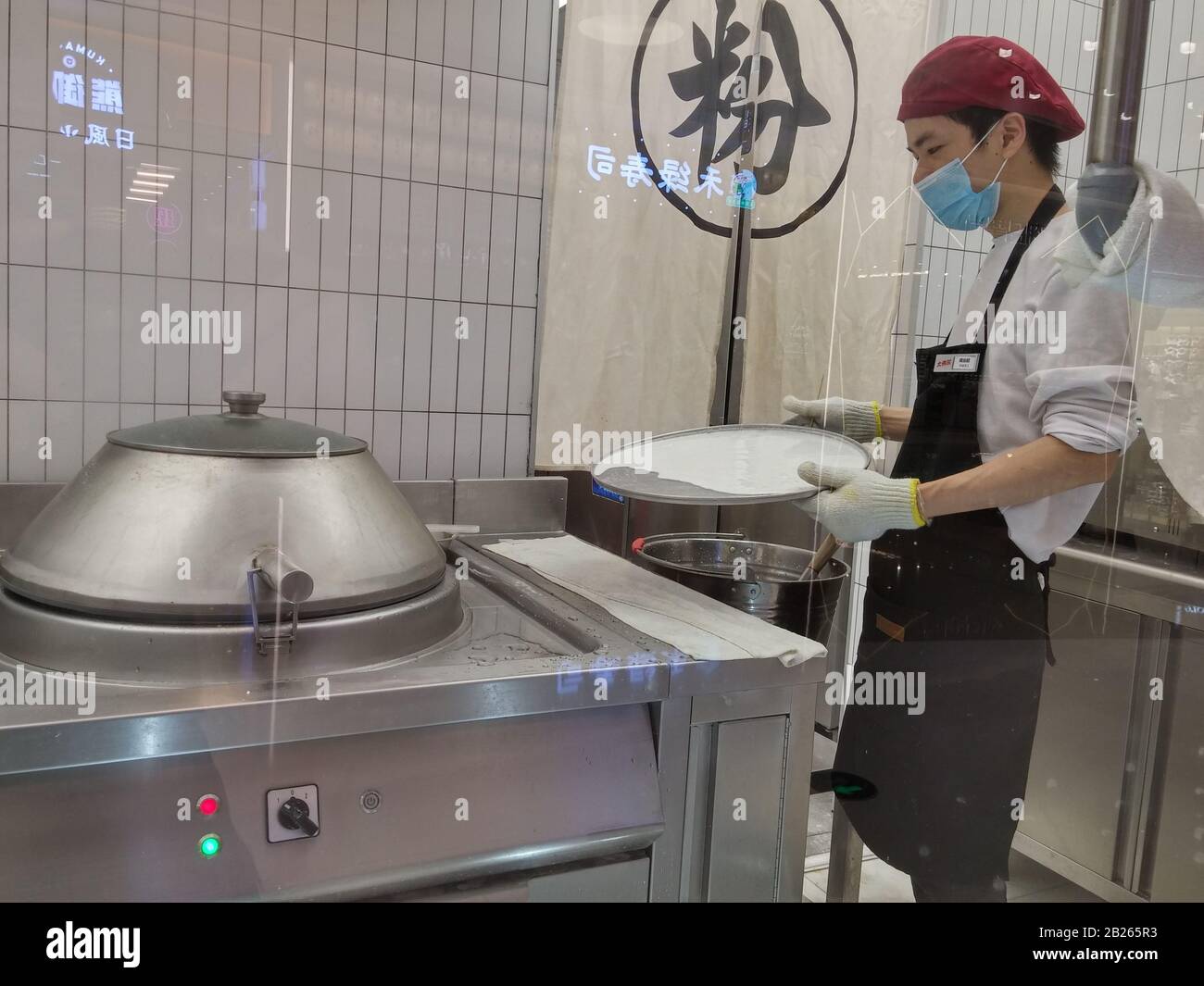 Young Chinese chefs are making a traditional delicacy by hand Stock ...