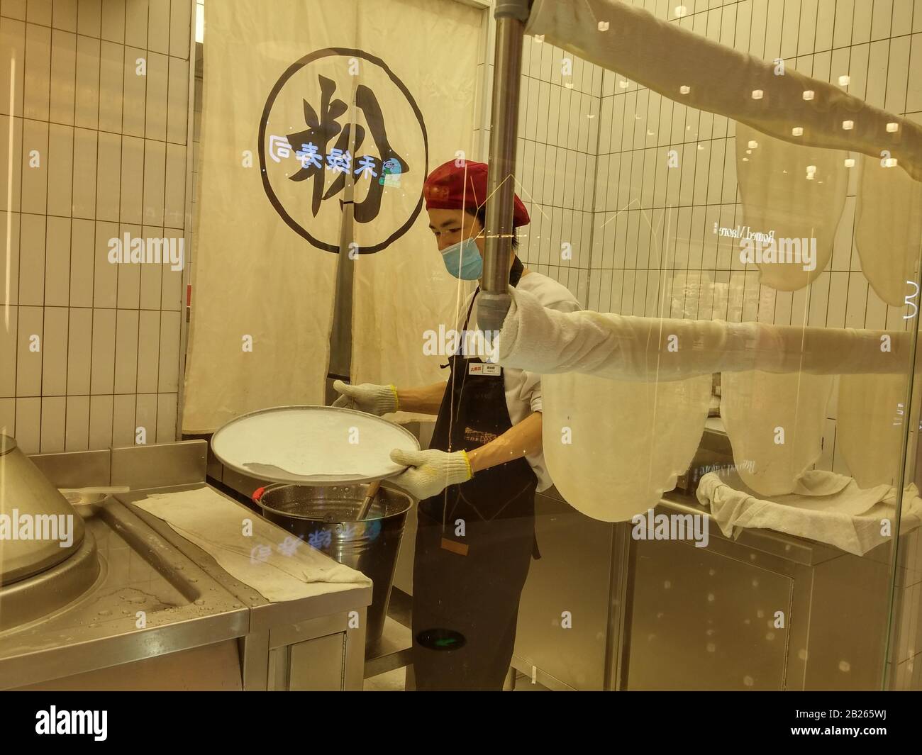 Young Chinese chefs are making a traditional delicacy by hand Stock ...