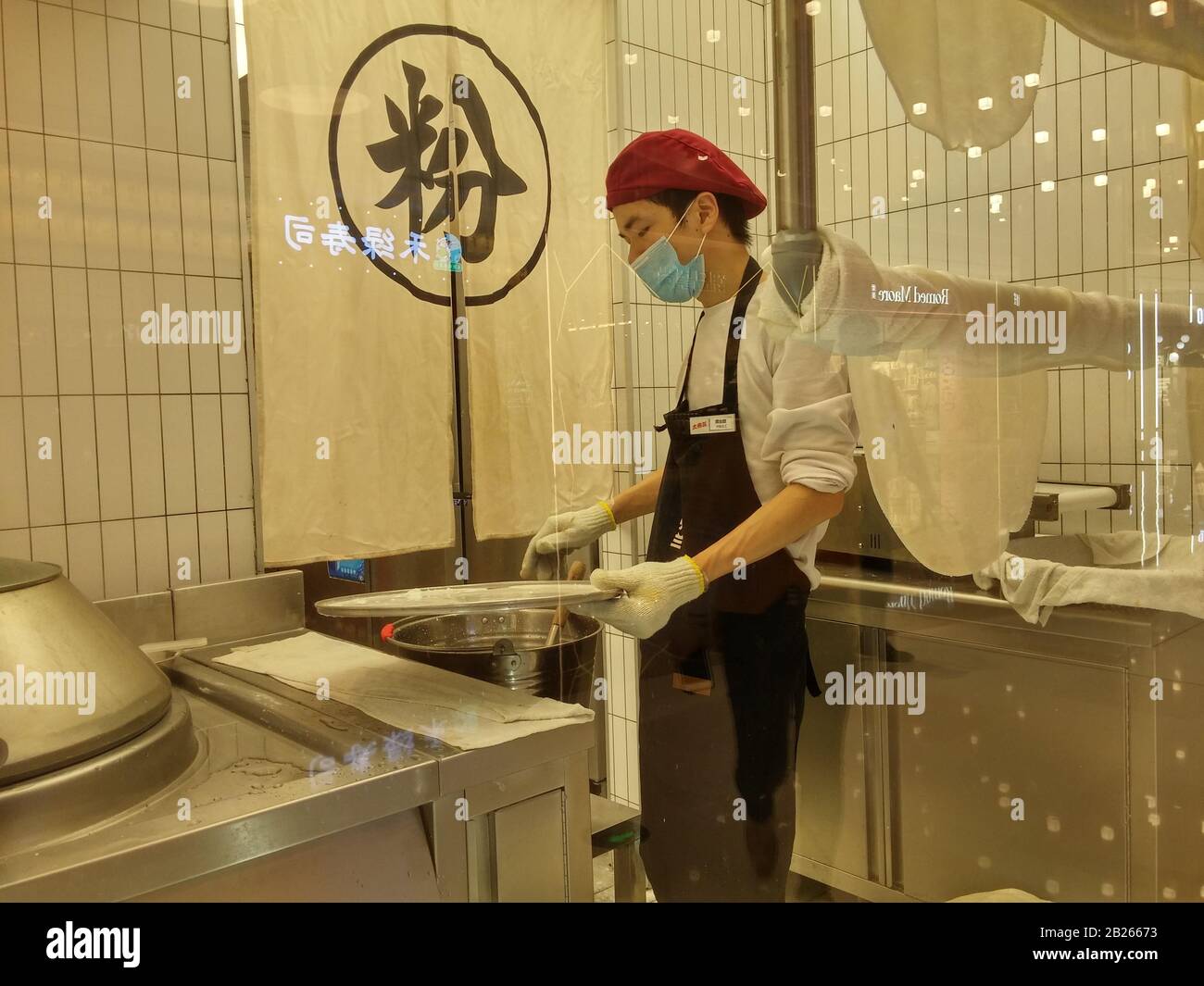 Young Chinese chefs are making a traditional delicacy by hand Stock ...