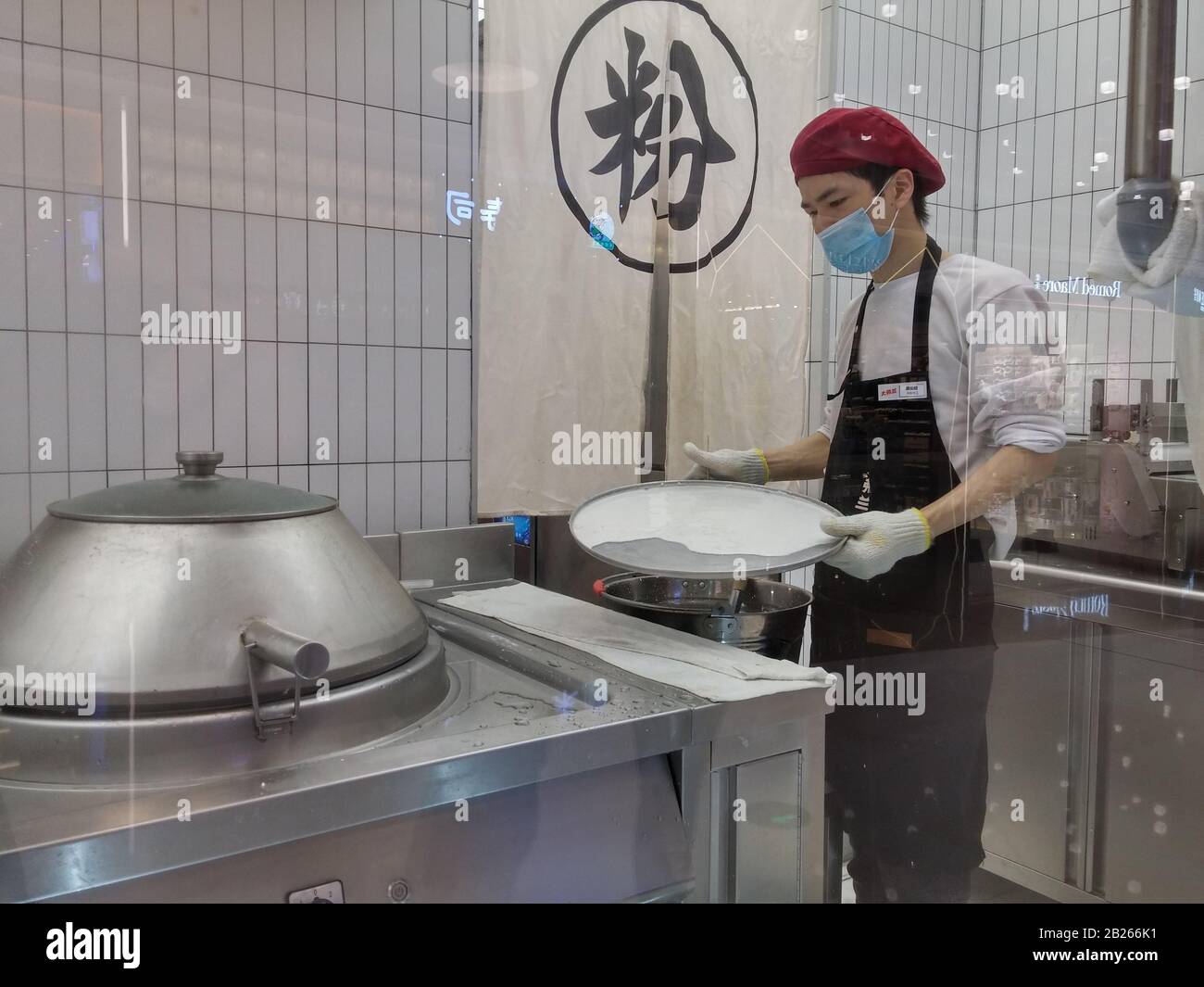 Young Chinese chefs are making a traditional delicacy by hand Stock ...