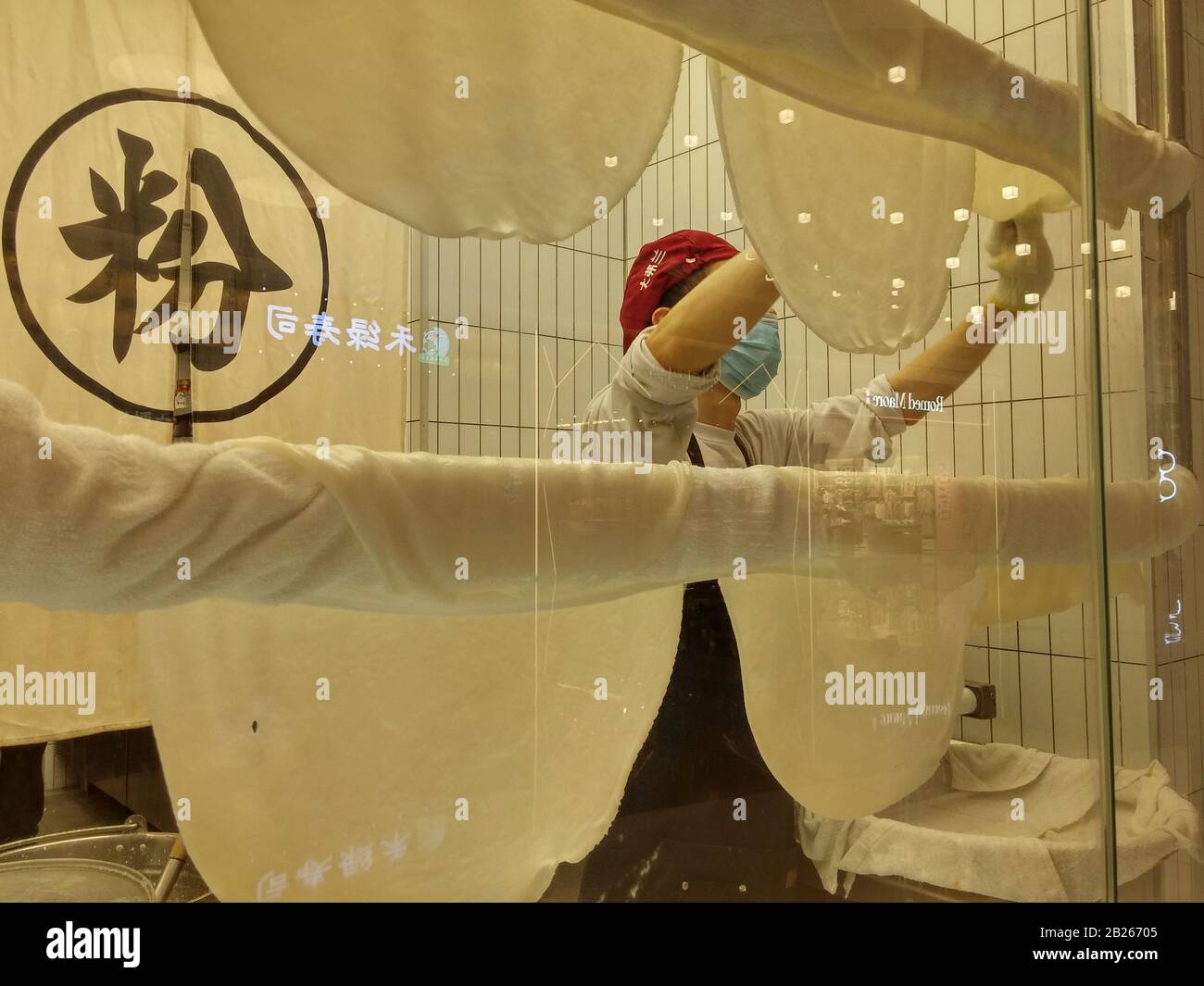 Young Chinese chefs are making a traditional delicacy by hand Stock ...