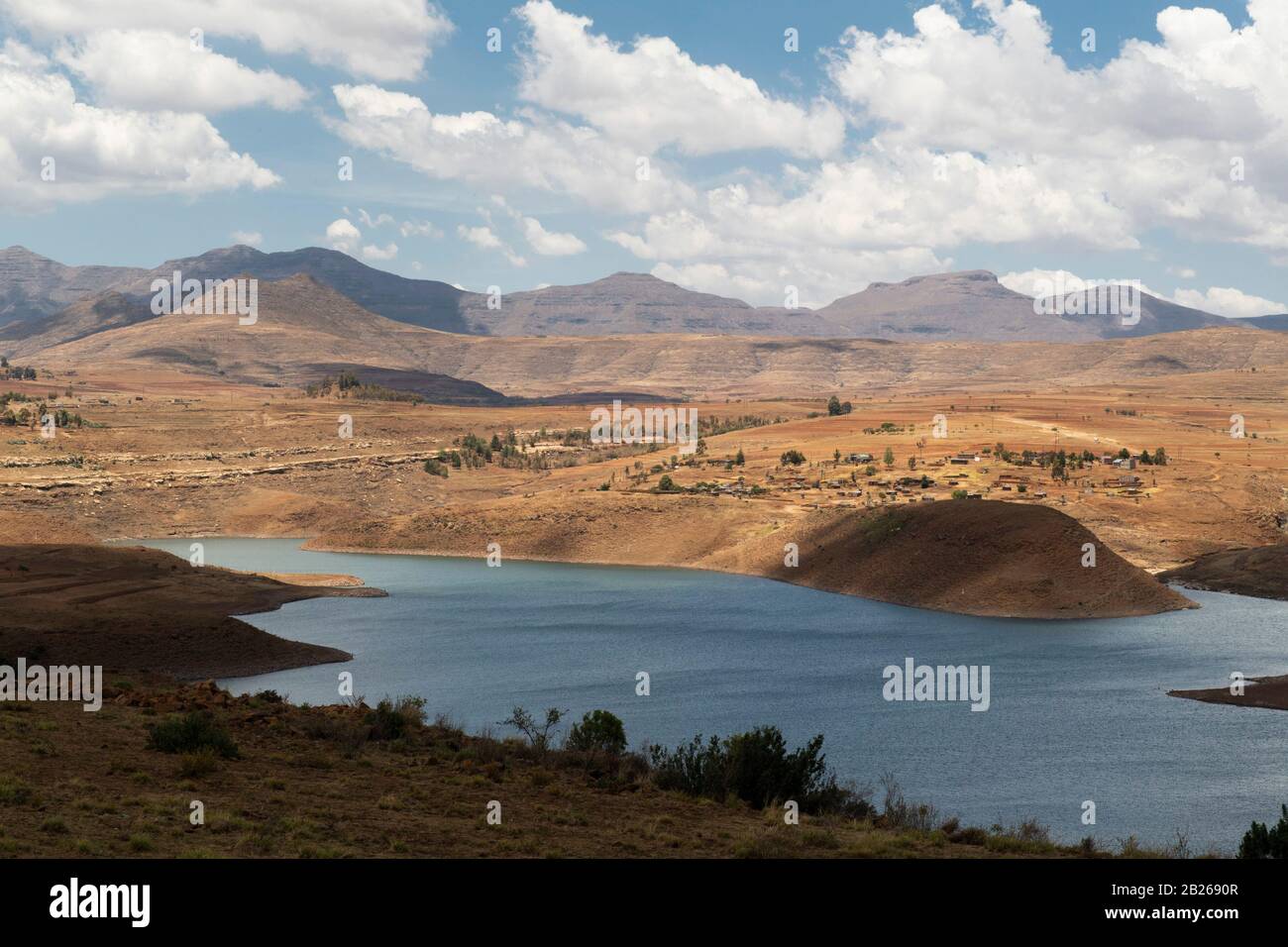 Dam scenery hi-res stock photography and images - Alamy