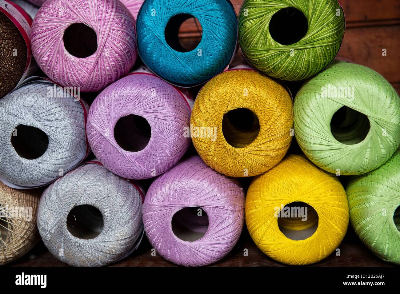 Weaving yarns hi-res stock photography and images - Alamy