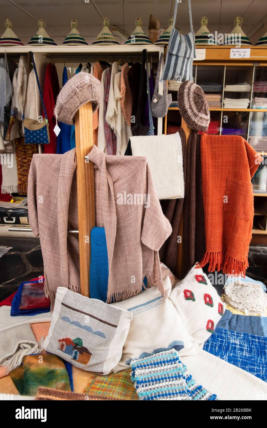 Traditional african craft hi-res stock photography and images - Alamy