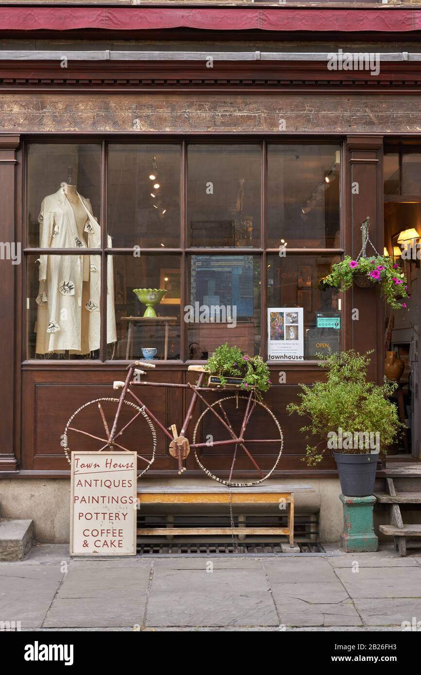 Old shop front hi-res stock photography and images - Alamy