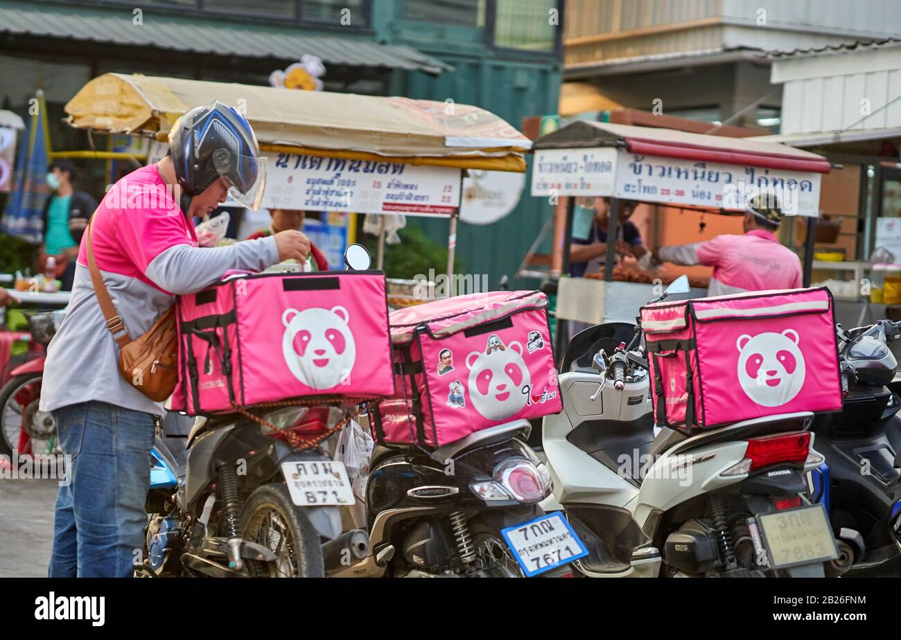 Food delivery services online hi-res stock photography and images - Alamy