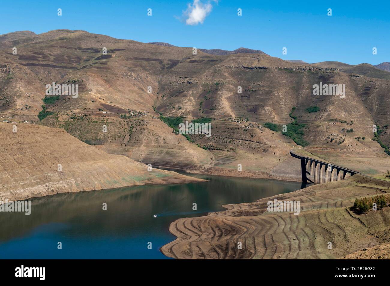 Crossing Dam High Resolution Stock Photography and Images - Alamy