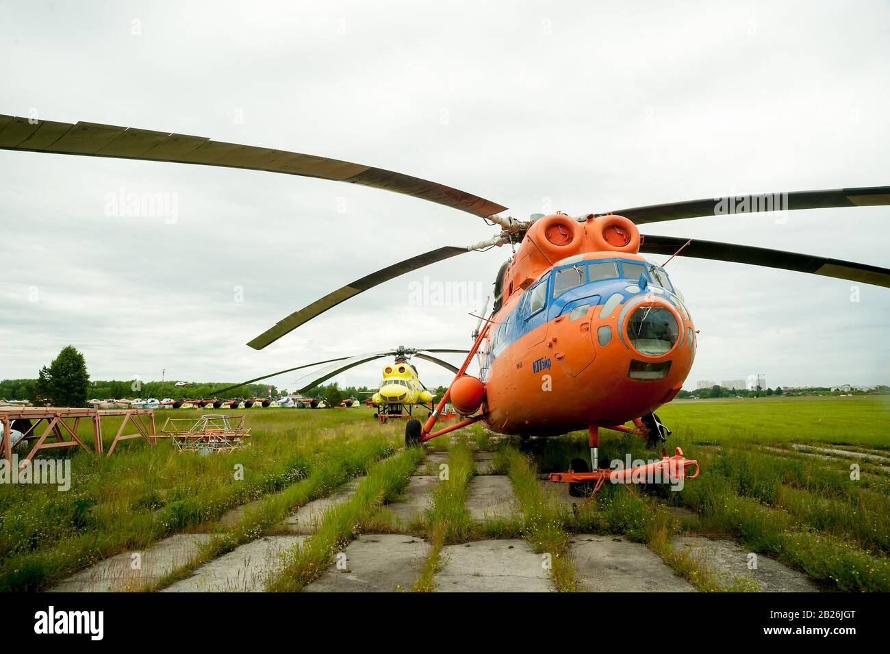 Mil mi 6 helicopter hi-res stock photography and images - Alamy