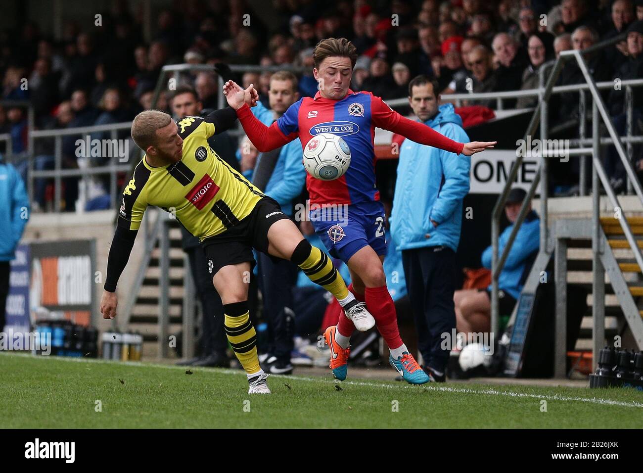 Jack Munns of Dagenham and George Thomson of Harrogate during Dagenham ...