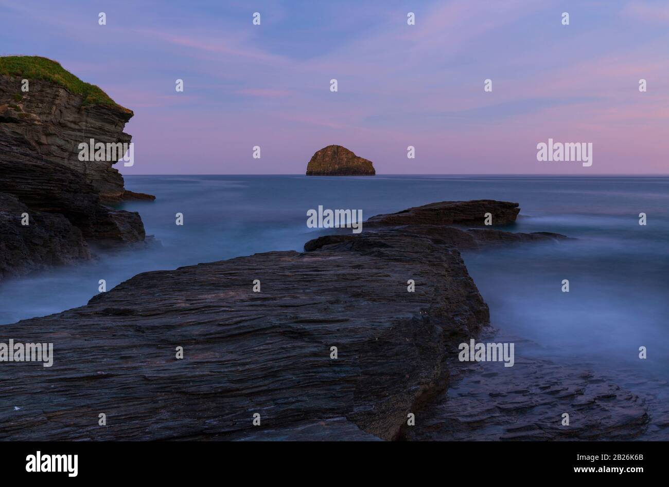 Gull rock trebarwith strand hi-res stock photography and images - Alamy