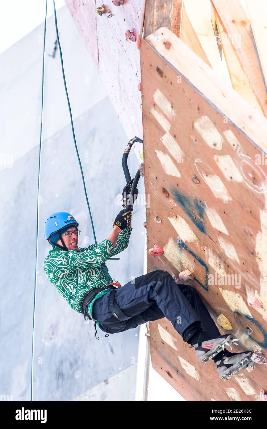 Sport climbing boulder competition hi-res stock photography and images ...