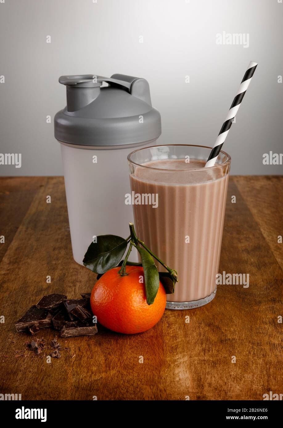 Thick milkshake paper straw hi-res stock photography and images - Alamy