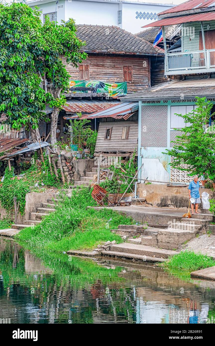 PHETCHABURI, THAILAND - SEPTEMBER 14, 2010: Poor quality slum housing ...