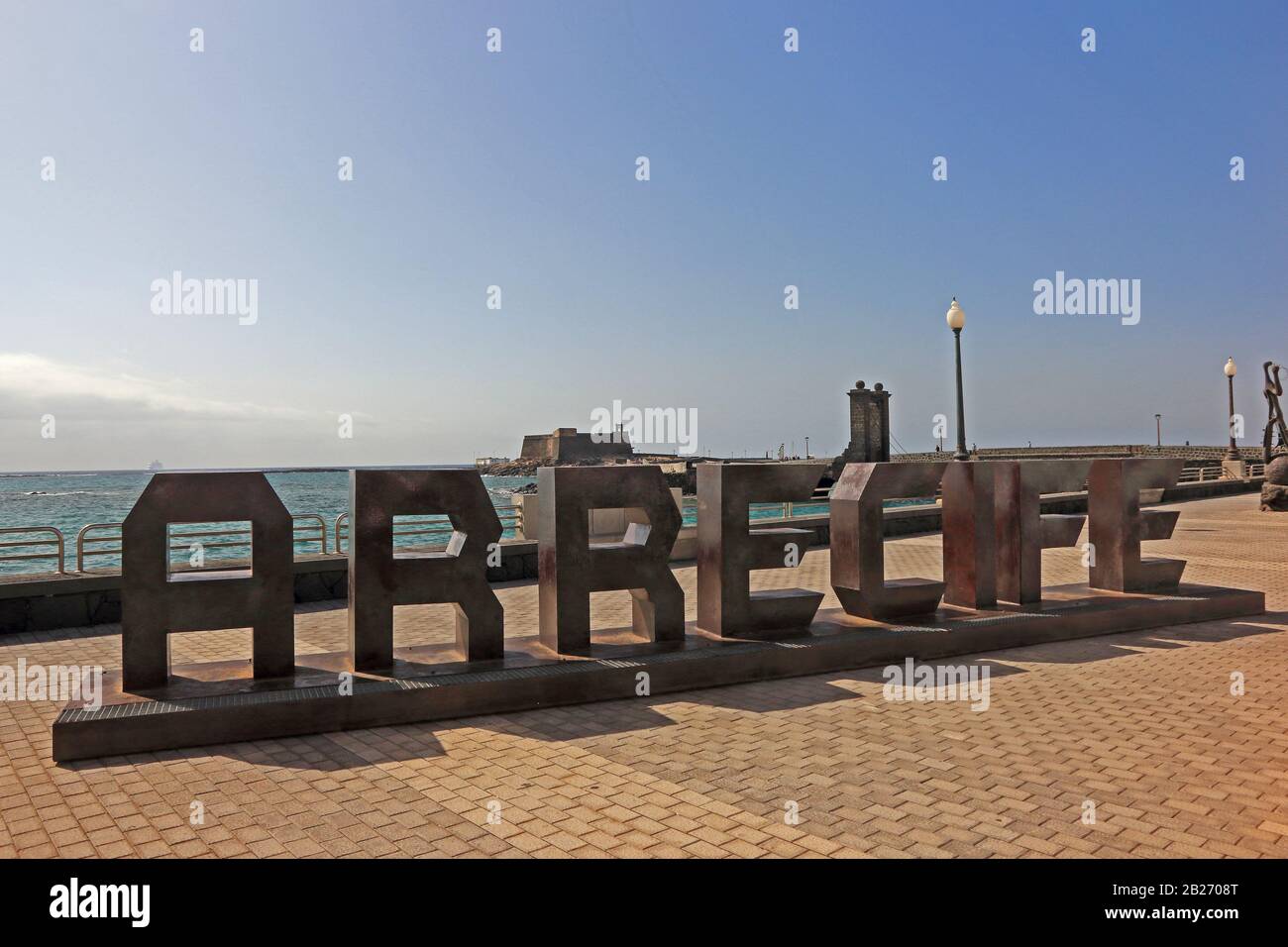 Large sign hi-res stock photography and images - Alamy