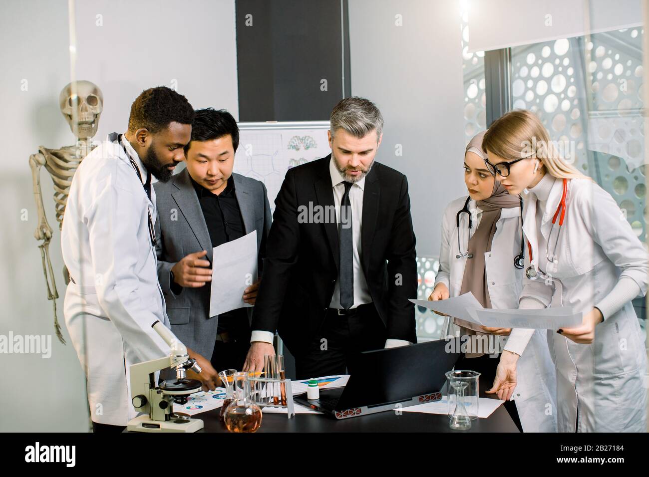 Clinical trial hi-res stock photography and images - Alamy