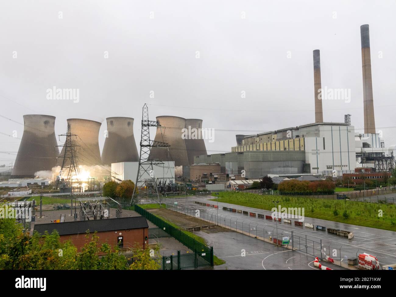 Building demolition explosive hi-res stock photography and images - Alamy