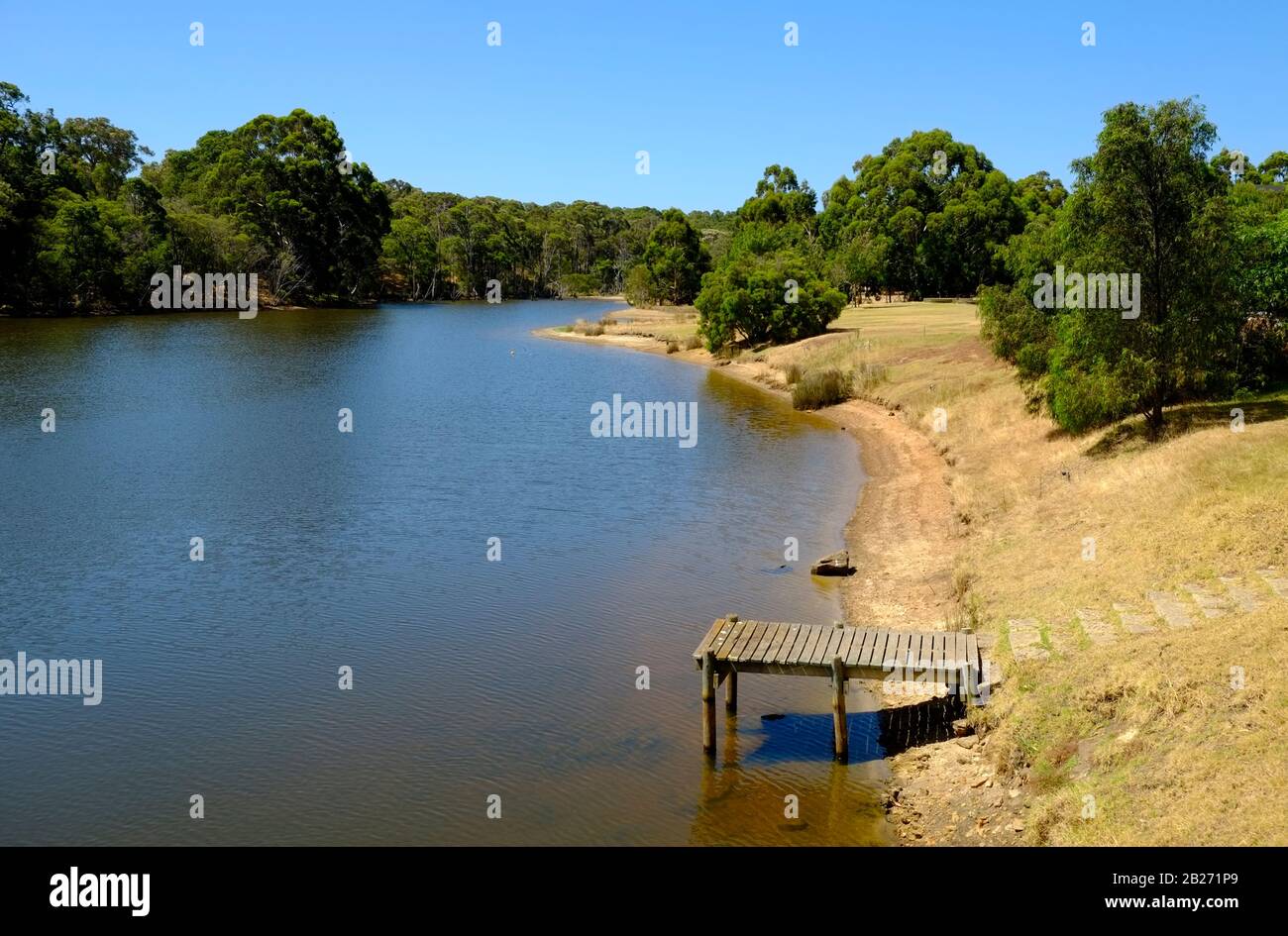 Lake at Oakover Grounds Winery and Restaurant Middle Swan Perth Hills ...