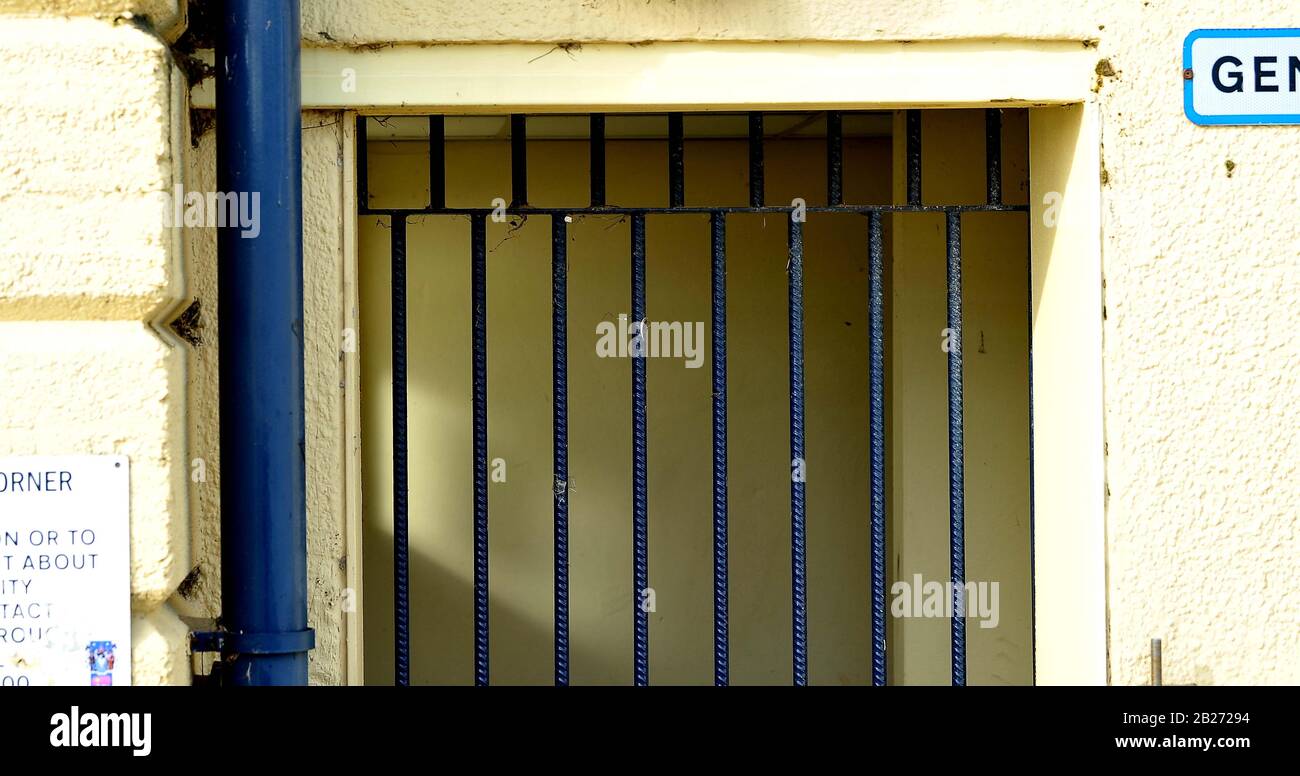 Public toilets at the beach hi-res stock photography and images - Alamy