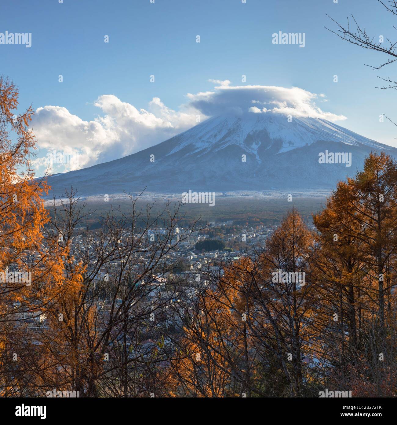 Japan honshu yamanashi prefecture hi-res stock photography and images ...