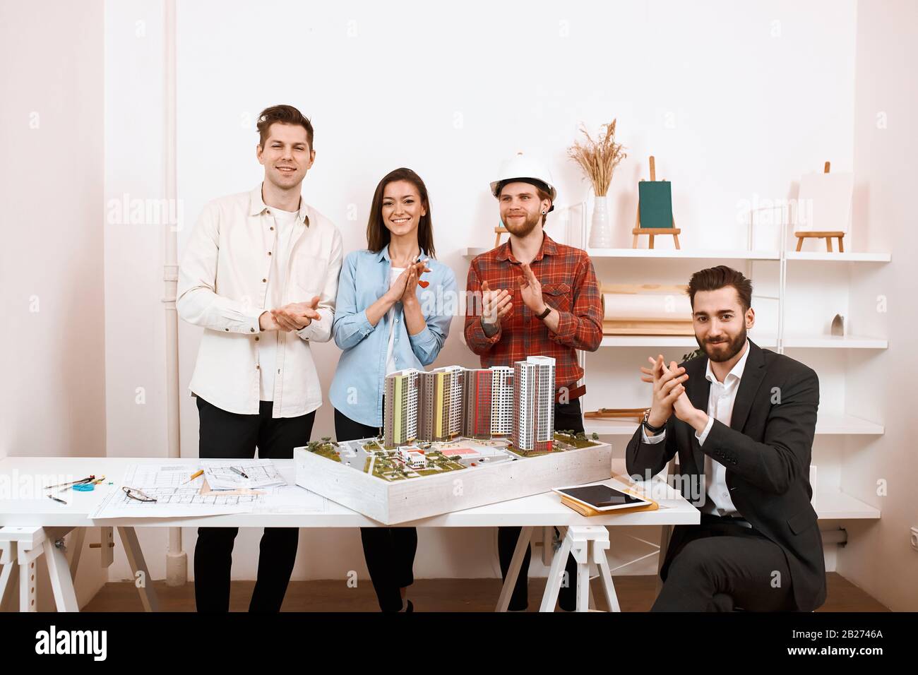 Clapping hands audience hi-res stock photography and images - Alamy