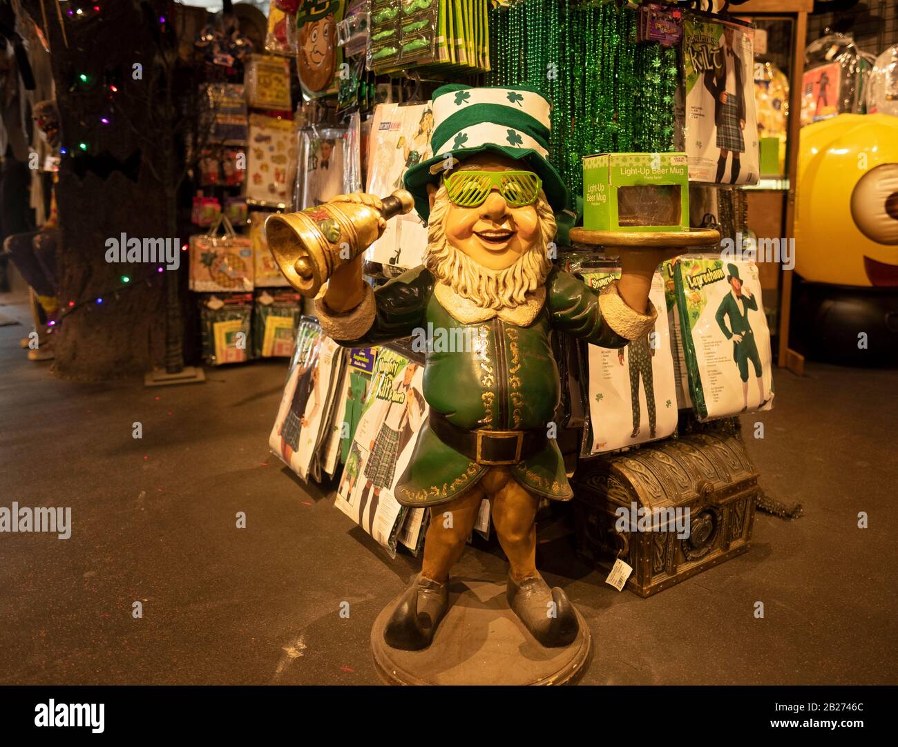 Leprechaun costume hi-res stock photography and images - Alamy