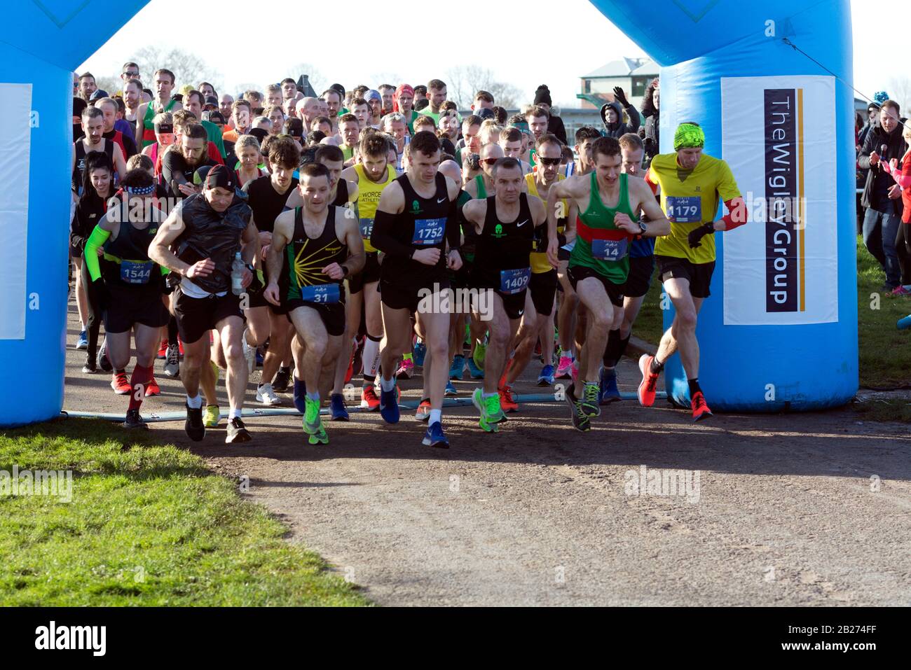 Runners starting line hi-res stock photography and images - Alamy