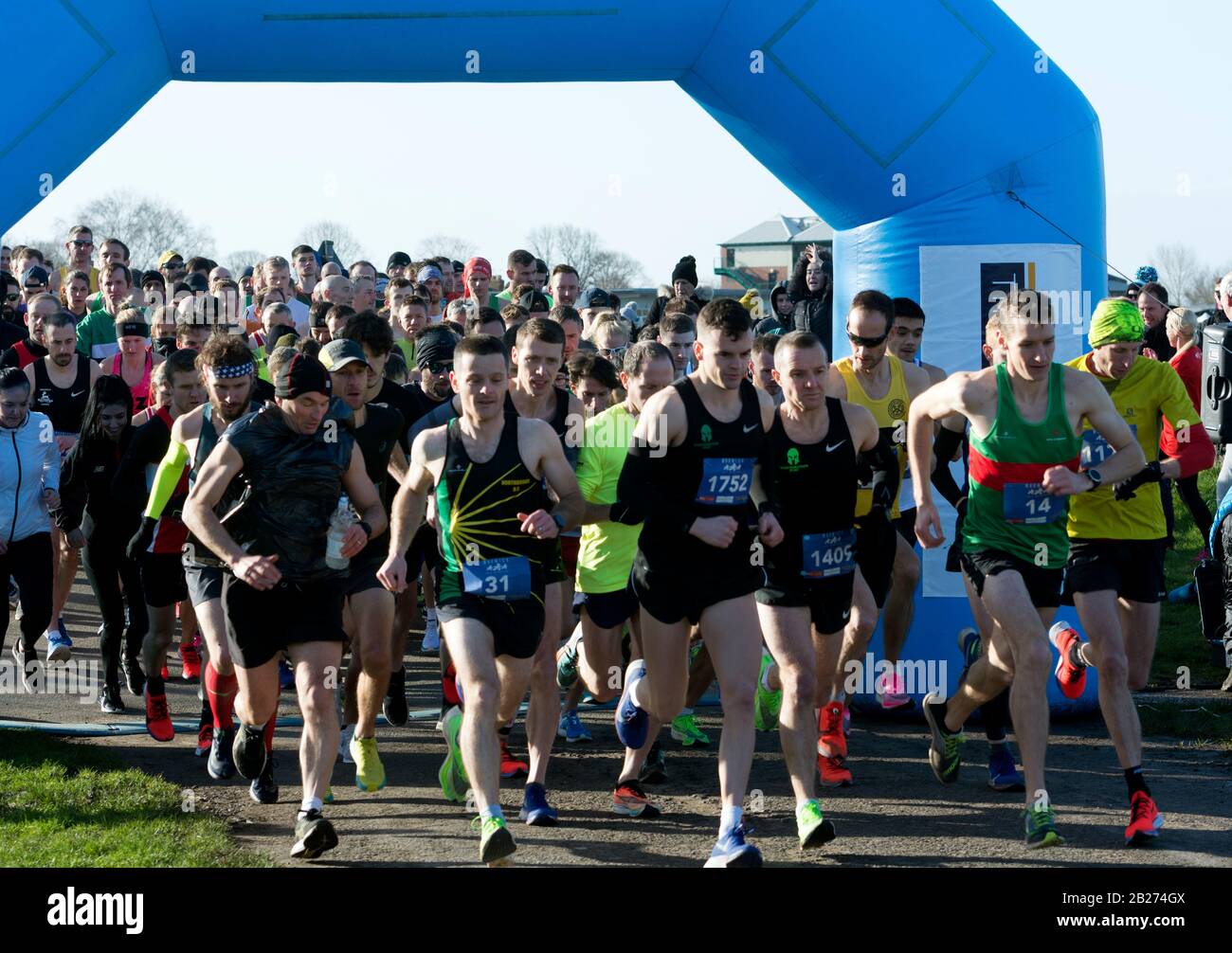 Runners starting line hi-res stock photography and images - Alamy
