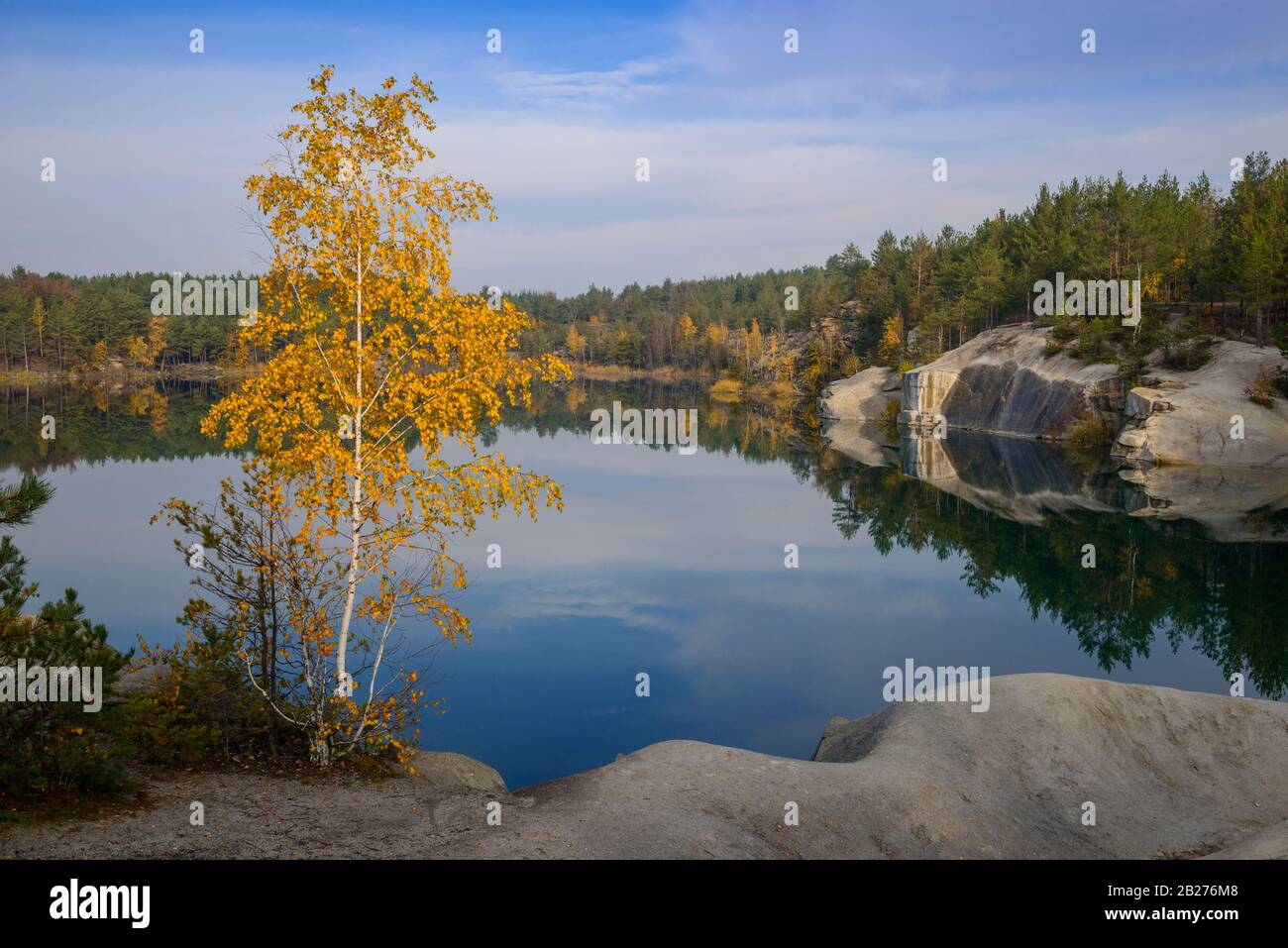 Mirror smooth water reflects hi-res stock photography and images - Alamy