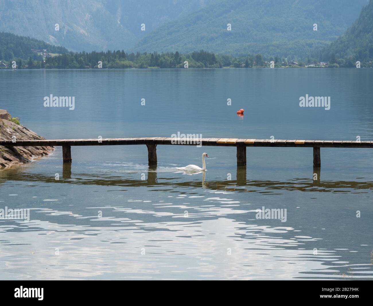 Small bridge in Hallstatt on Hallstätter See (Lake), Austria Stock ...