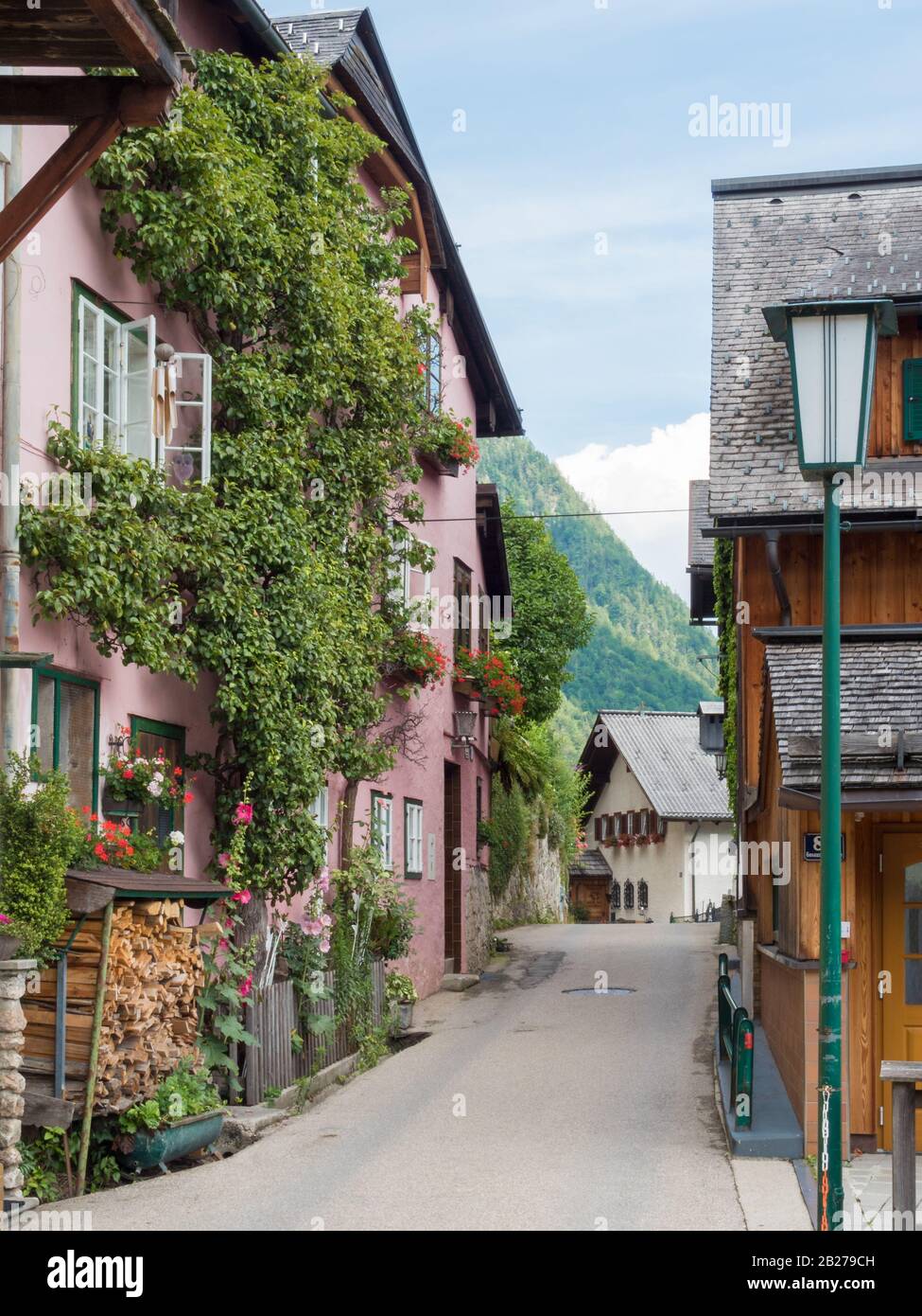 Street in Hallstatt town centre, Upper Austria, Austria Stock Photo - Alamy