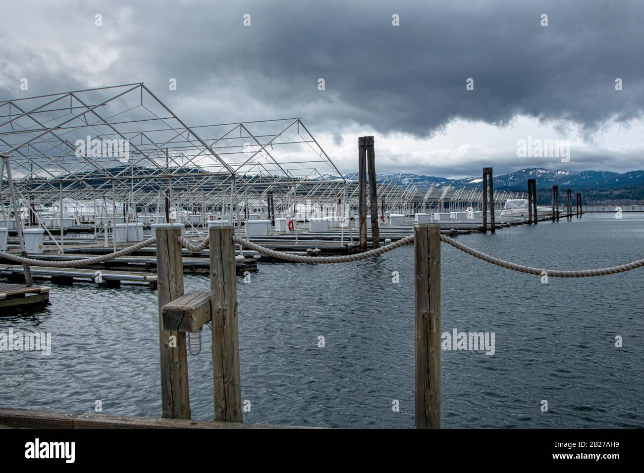 Rope barrier hi-res stock photography and images - Alamy