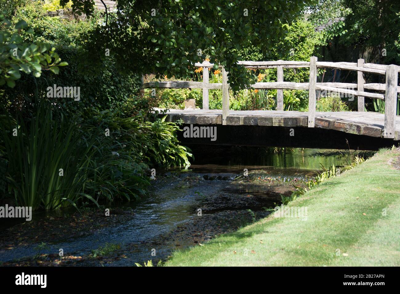 Chalk stream bridge hi-res stock photography and images - Alamy