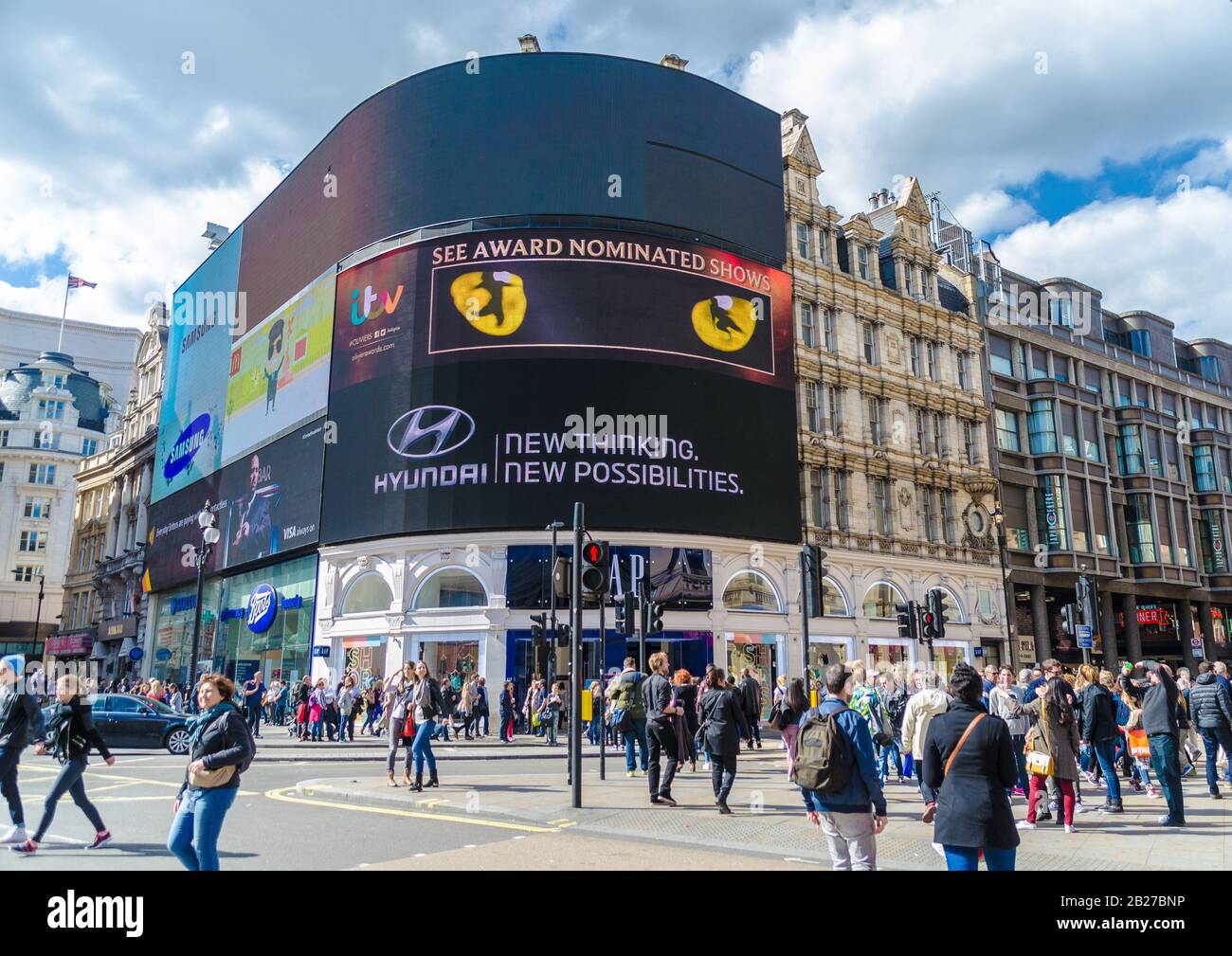 Most busy street intersection Piccadilly Circus in London United ...