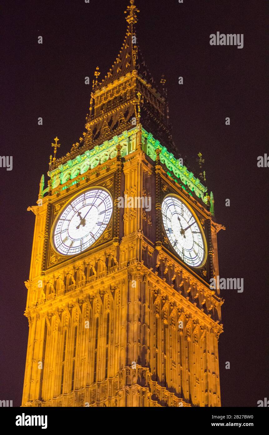 Most busy street intersection Piccadilly Circus in London United ...