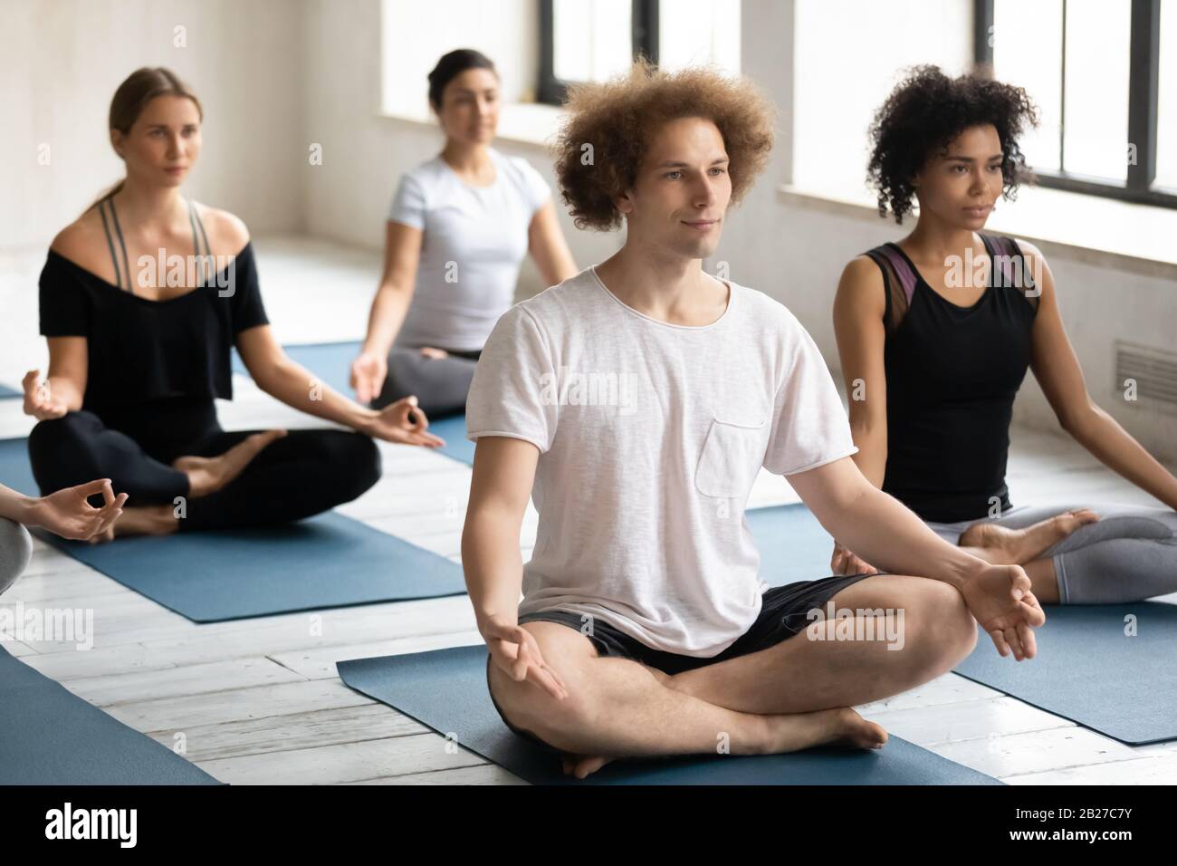 Male yogi hi-res stock photography and images - Alamy