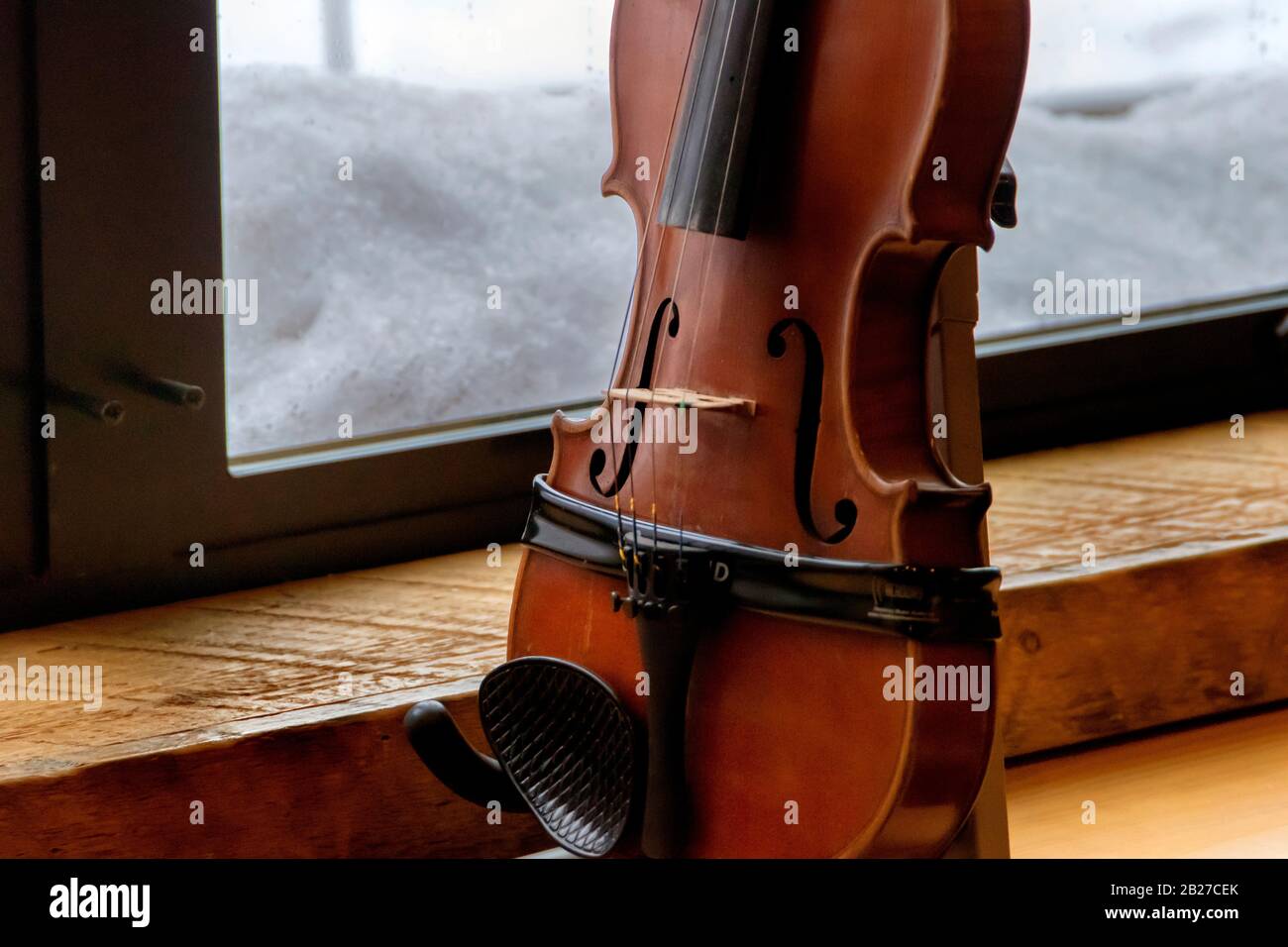 Close up of a unique violin in front of a snowy window Stock Photo - Alamy
